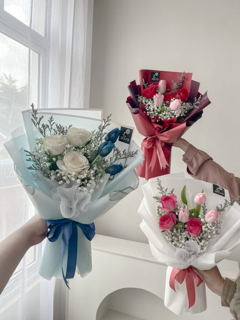 Graduation White Holland Tulip (10pcs) - Allura Florist